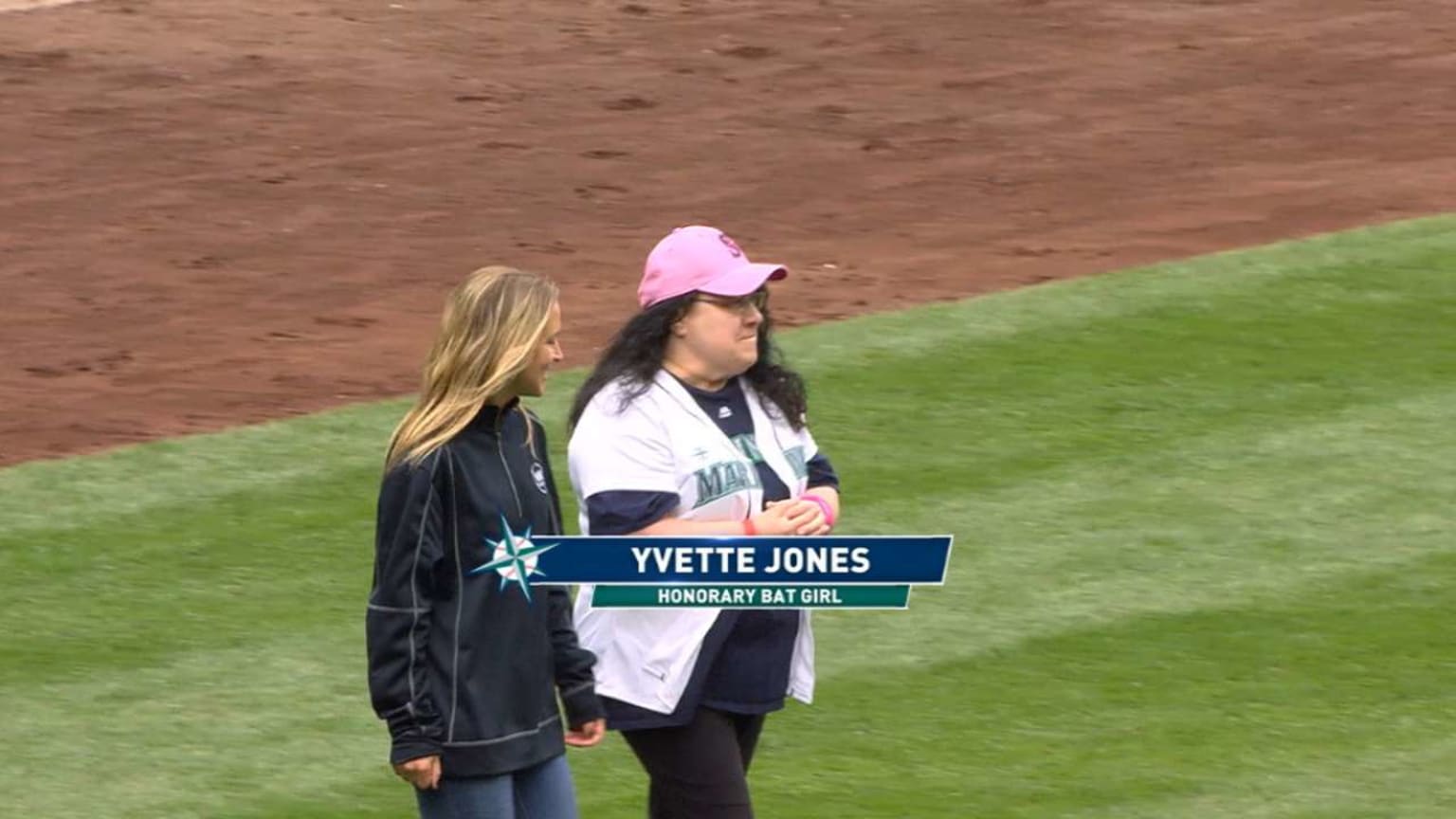Honorary Bat Girl throws first pitch | 05/20/2018 | Seattle Mariners