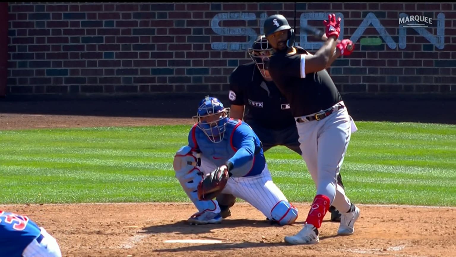 Eloy Jiménez cracks a home run to left field | 04/04/2022 | Chicago ...