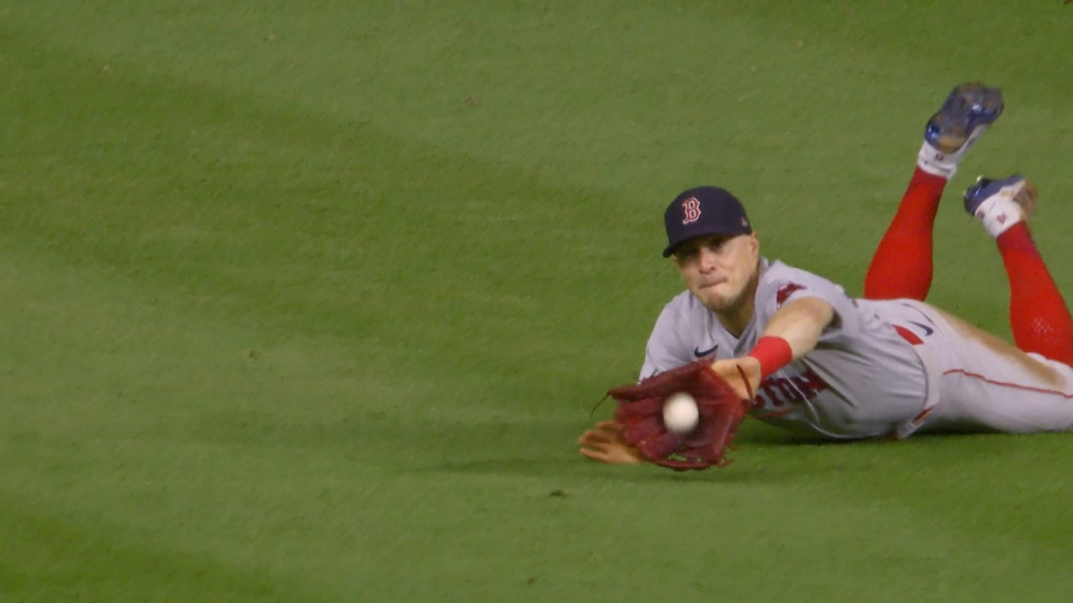 Daily Dash: Hernández lays out, Correa goes deep | 10/16/2021 | Los ...