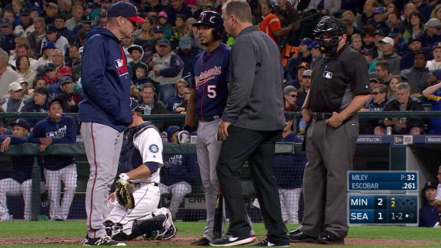 Escobar fouls one off his foot | 05/28/2016 | MLB.com
