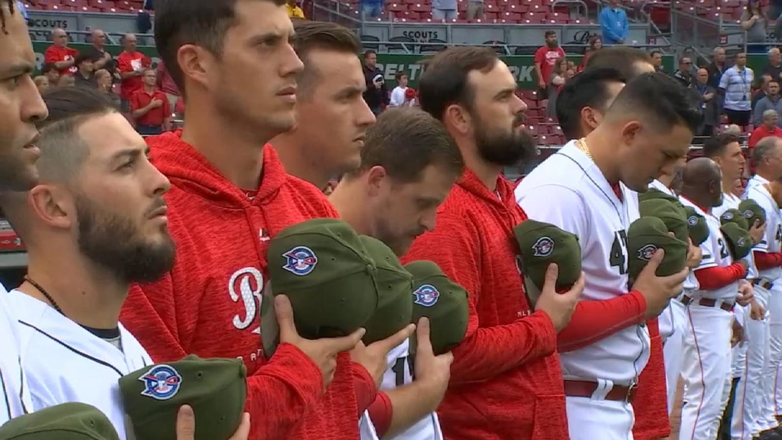 LAD@CIN: Cincinnati firefighter performs anthem | 09/11/2018 ...