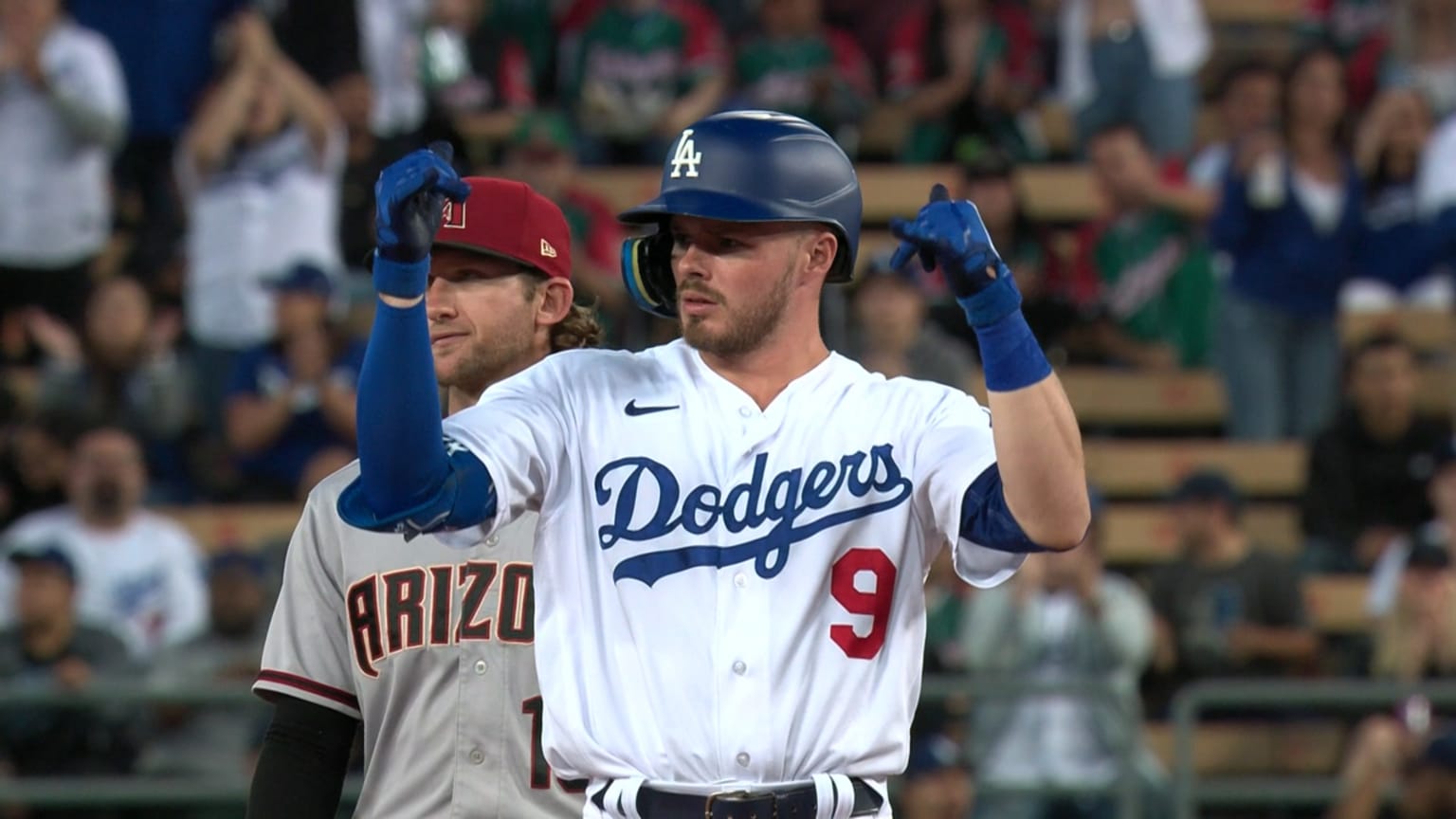 Gavin Lux plates two on double to left field | 05/17/2022 | Cincinnati Reds