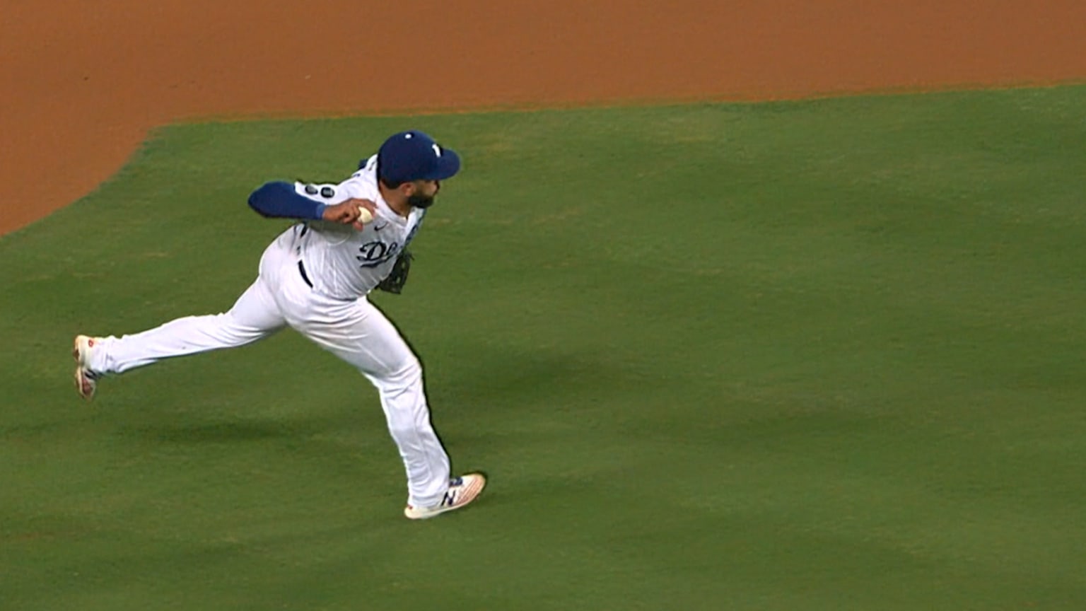 Edwin Ríos saca un out increíble | 26/04/2021 | Los Dodgers de Los Angeles