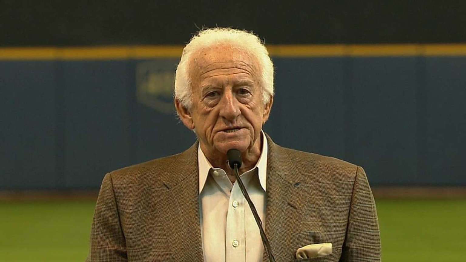 Bob Uecker gets very own statue in Miller Park | 04/25/2014 | Milwaukee ...