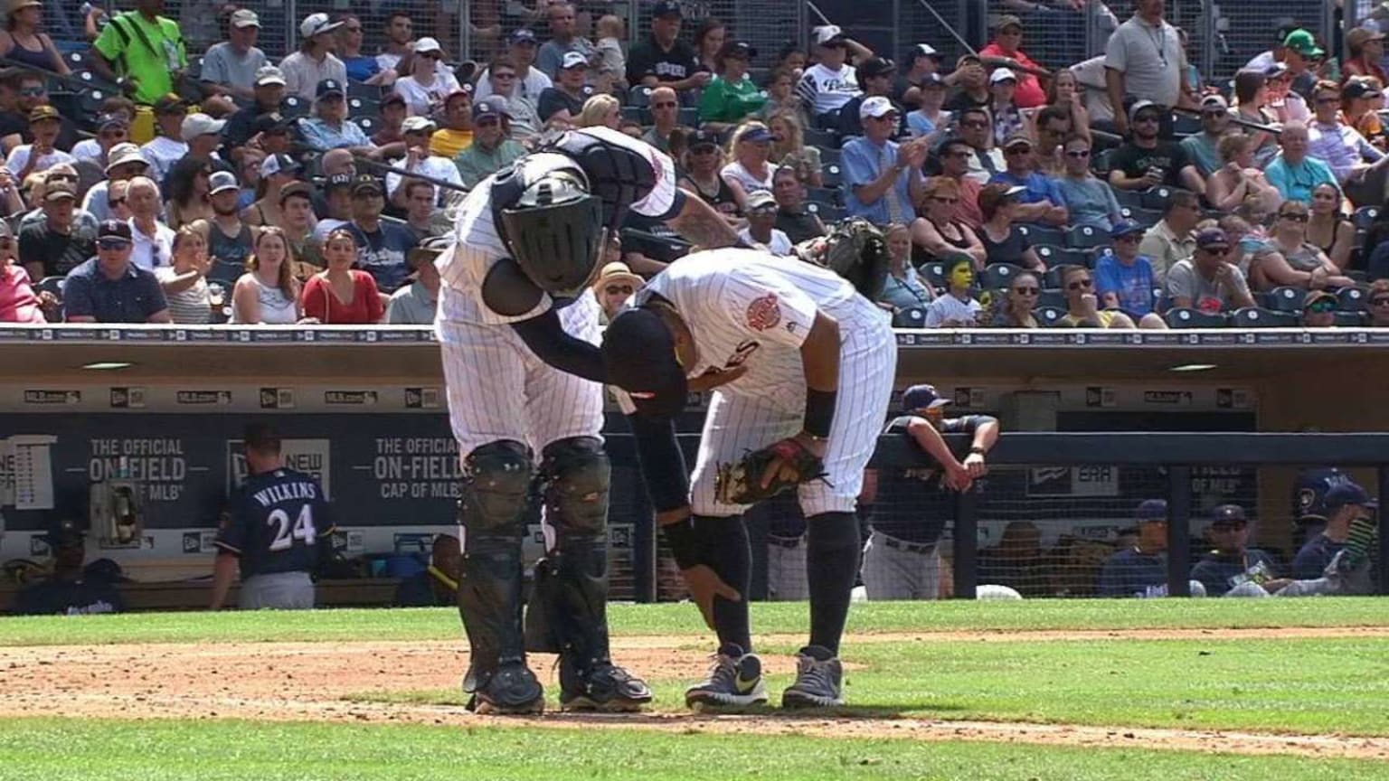 Solarte shaken up after running to third for an out | 08/03/2016 | MLB.com