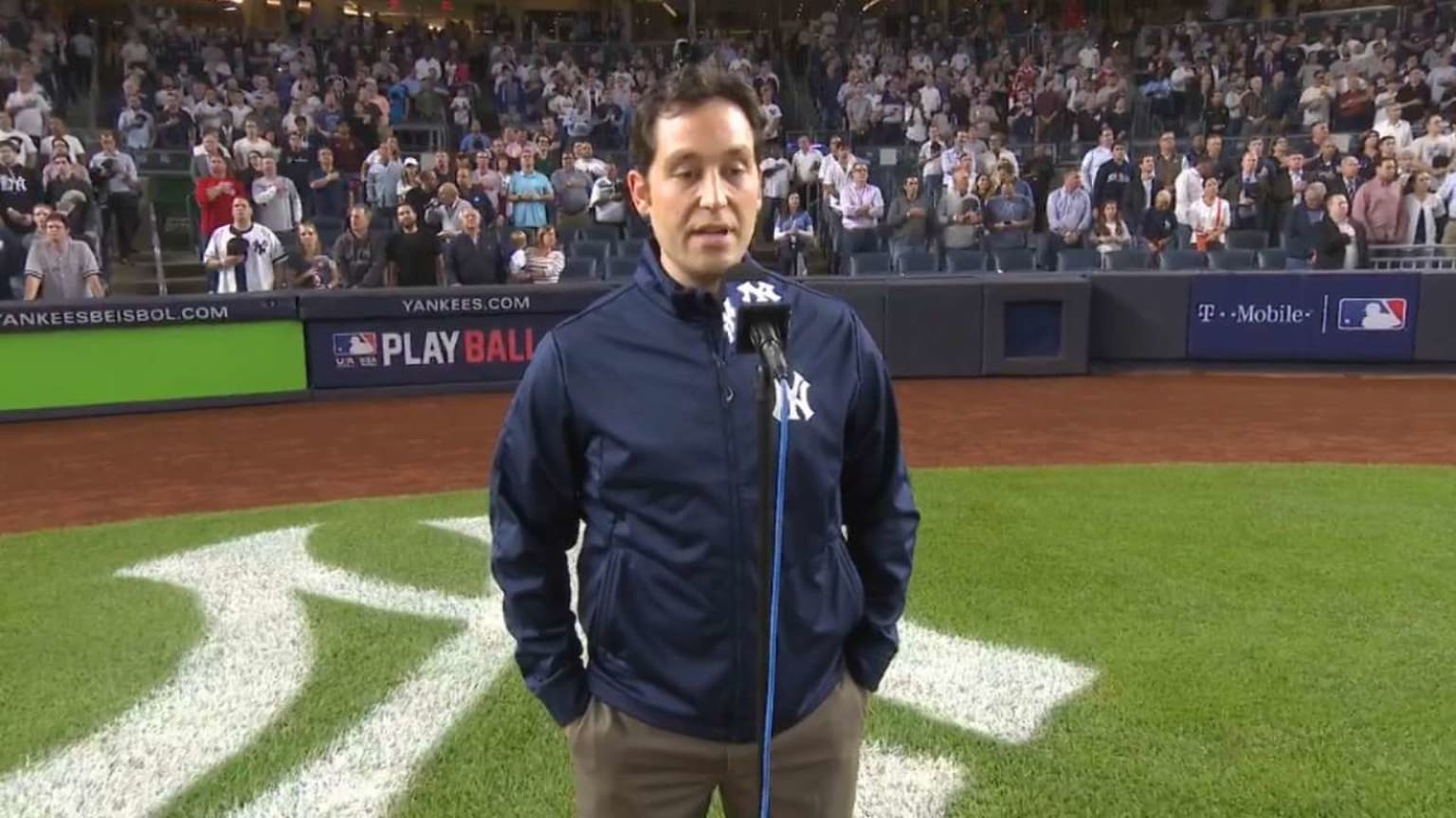 Michael Minarik sings anthem | 10/09/2018 | Philadelphia Phillies