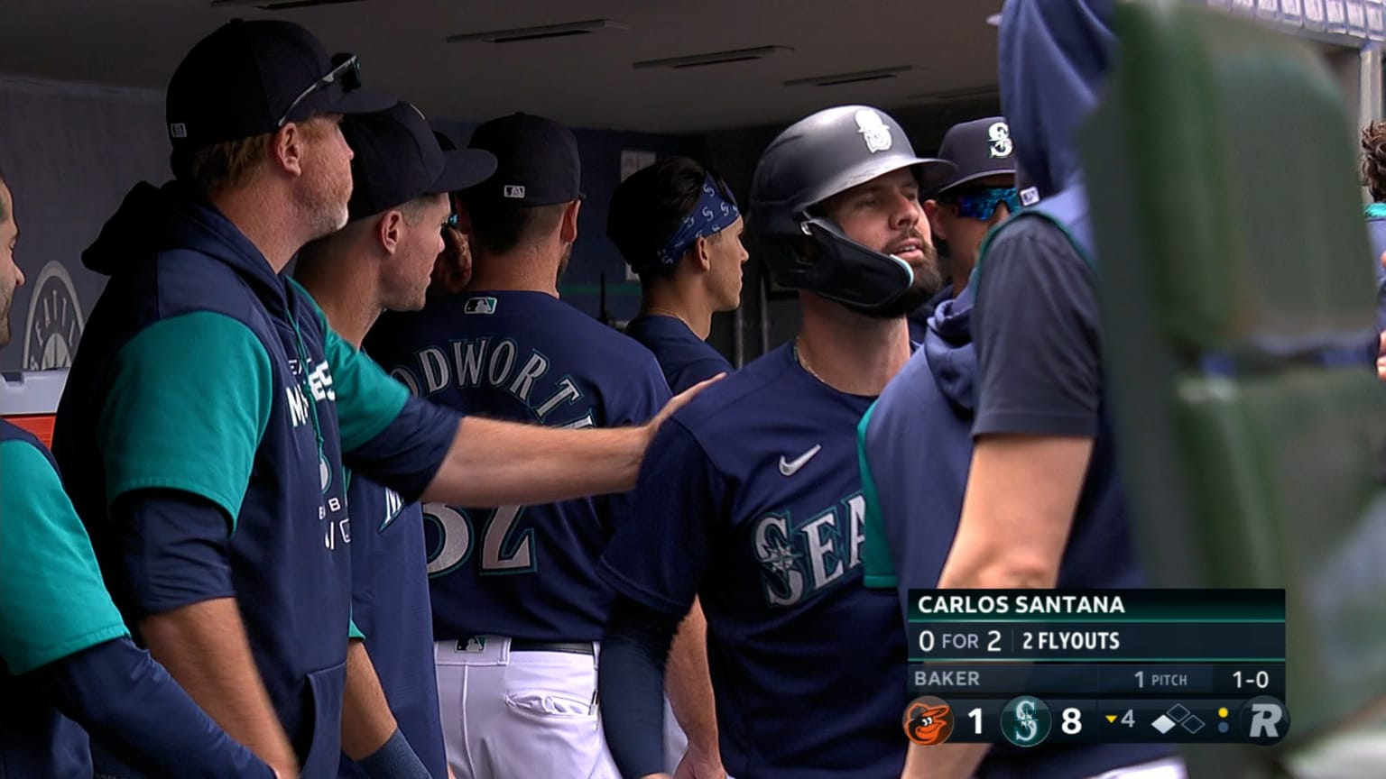 Jesse Winker scores on wild pitch | 06/29/2022 | Seattle Mariners