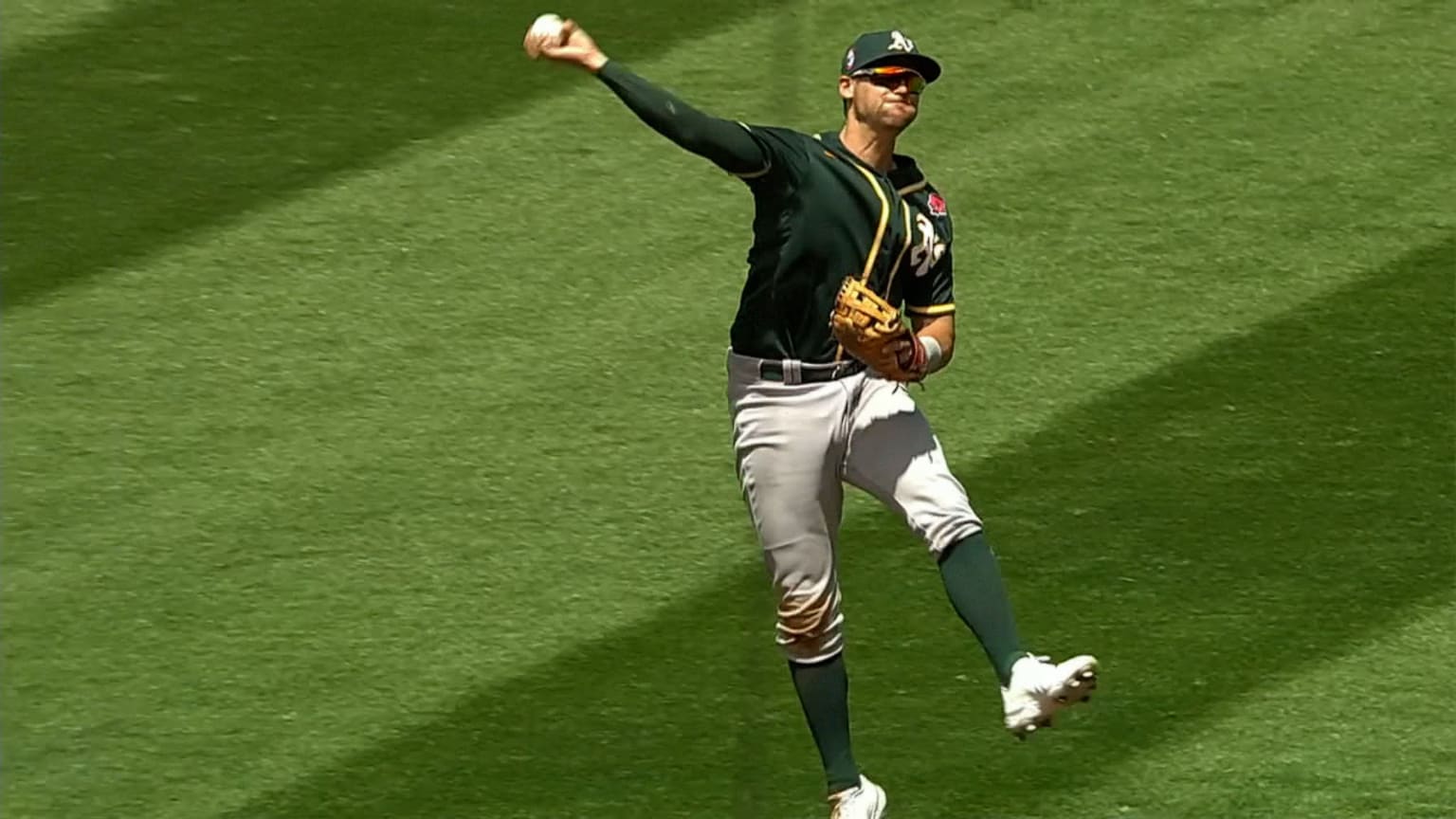 Chad Pinder makes a slick play at shortstop | 05/31/2021 | Athletics