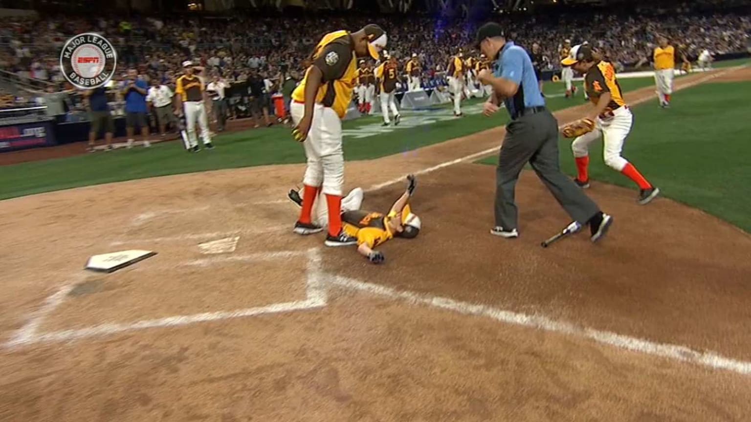 NL@AL: Collision at the plate ends the game | 07/12/2016 | MLB.com