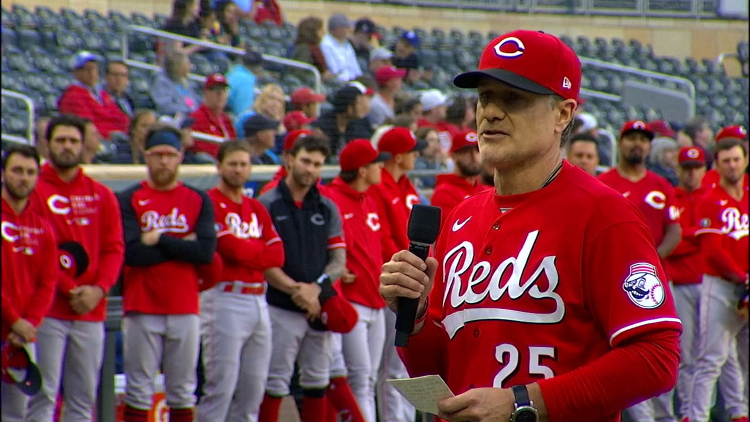 David Bell makes a speech to honor Mike Bell | 06/21/2021 | Cincinnati Reds