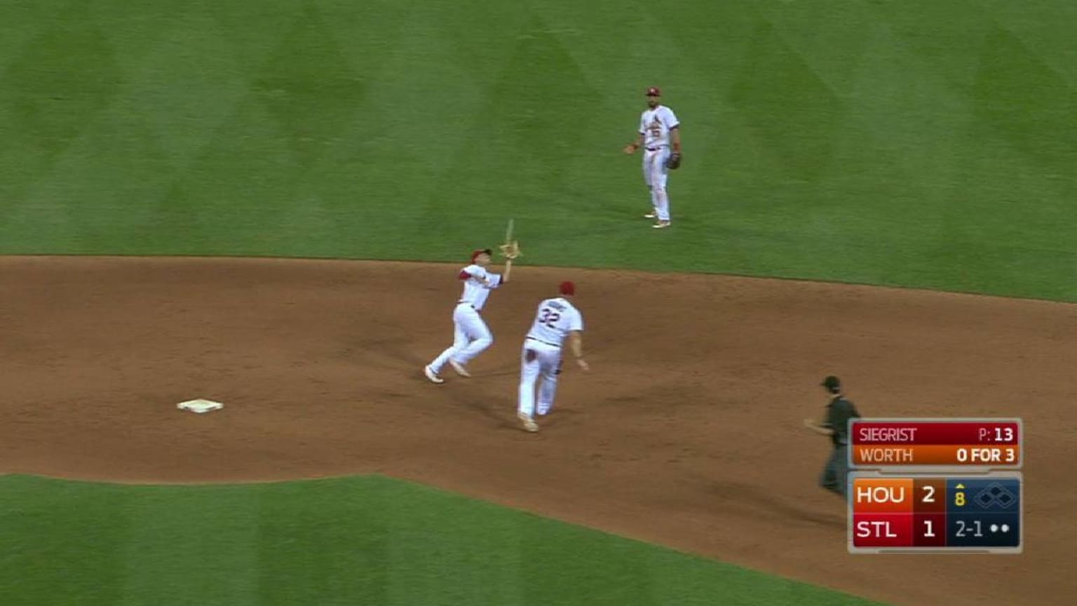 Danny Worth pops out to shortstop Aledmys Diaz. | 06/15/2016 | MLB.com