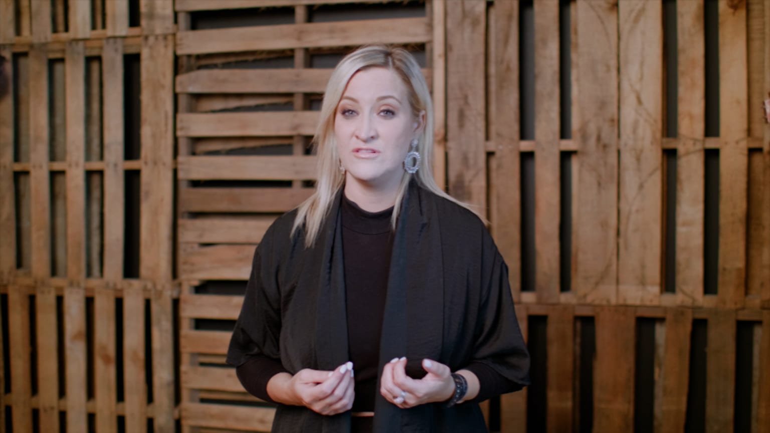 Tiffany Goss performs "The Star-Spangled Banner" | 08/19/2020 ...