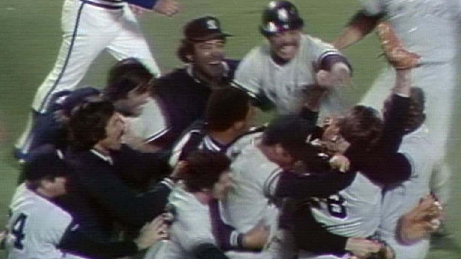 Yankees stage rally to win deciding 1977 ALCS Game 5 | 10/09/1977 | New ...