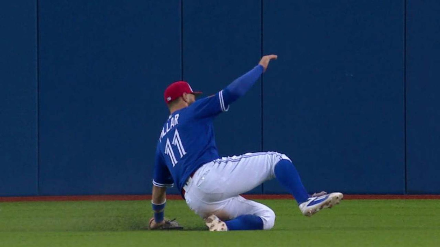 Pillar's sliding catch | 07/04/2016 | Toronto Blue Jays