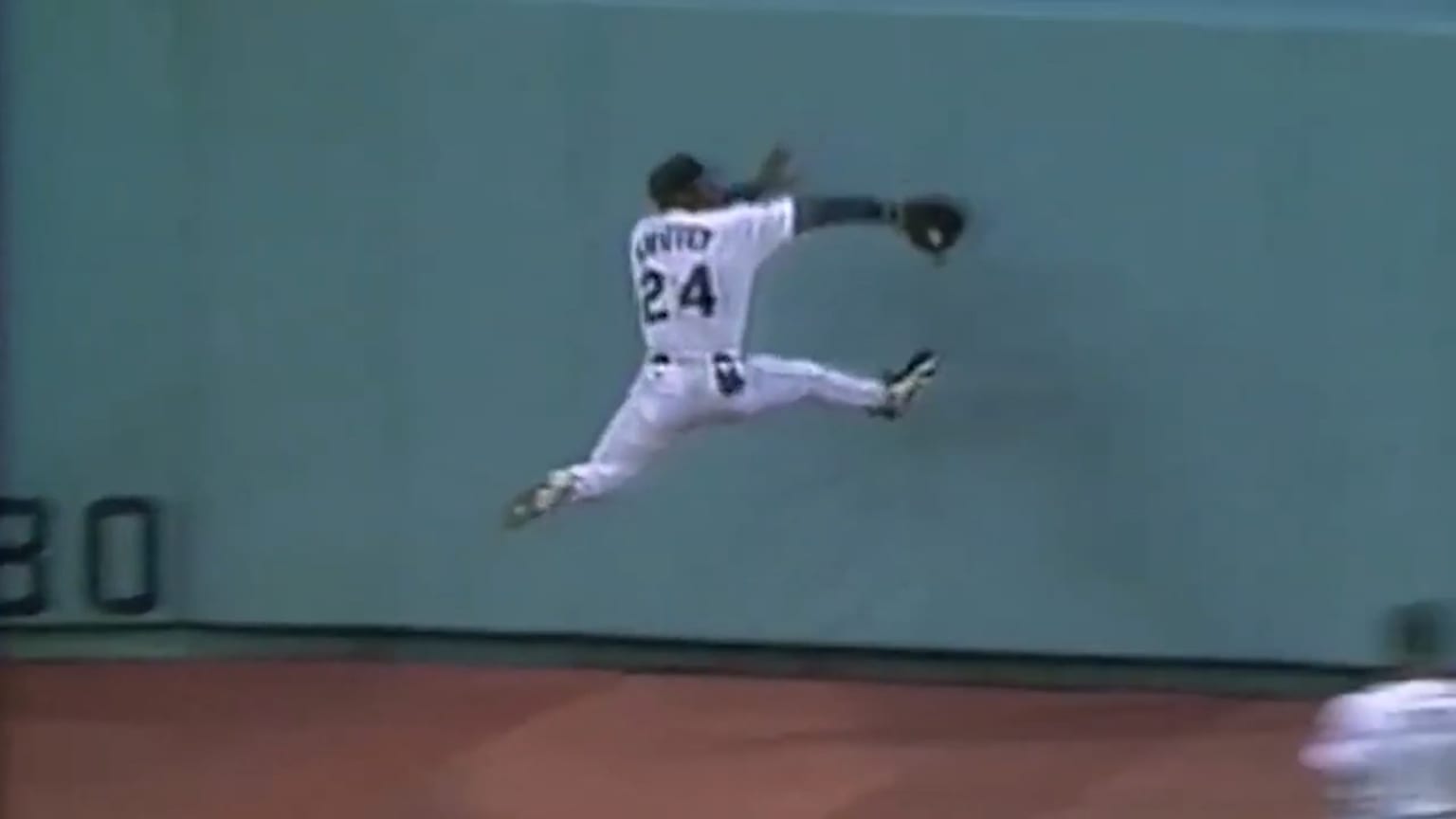 Ken Griffey Jr. sacrifices wrist for tremendous catch | 11/19/2020 ...