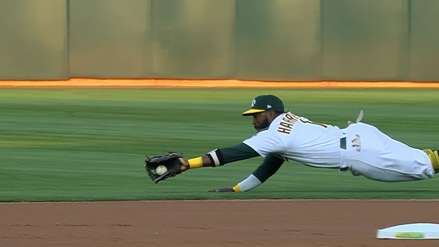 Josh Harrison makes a diving stop up the middle | 08/27/2021 | Athletics