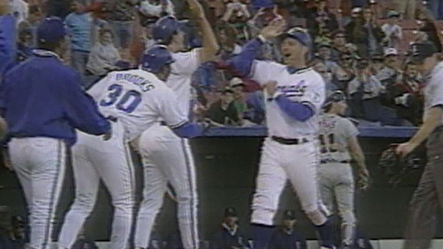 LAA@KC: George Brett walks off with final home run | 09/26/1993 | MLB.com