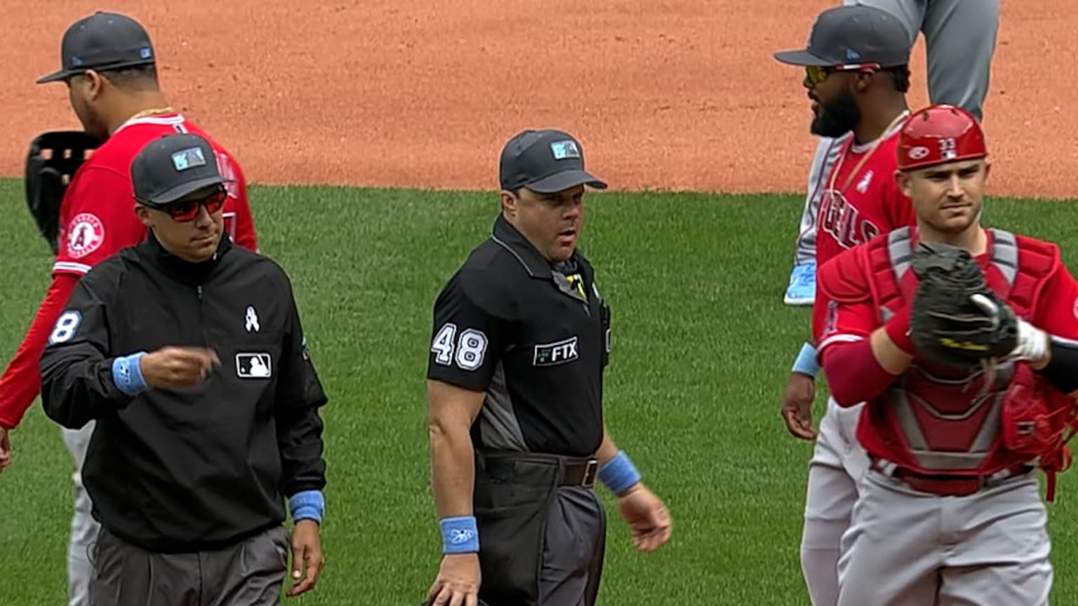 Fire alarm causes a delay in the 5th inning | 06/19/2022 | Seattle Mariners