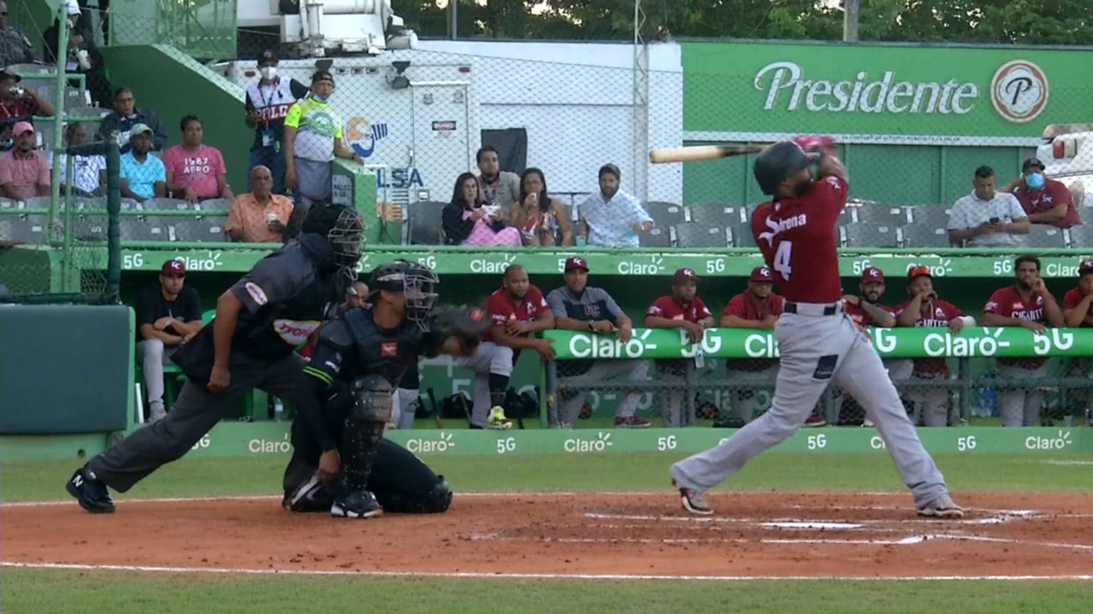 Evan MacLane sienta en strikes a Carlos Paulino | 12/12/2021 ...