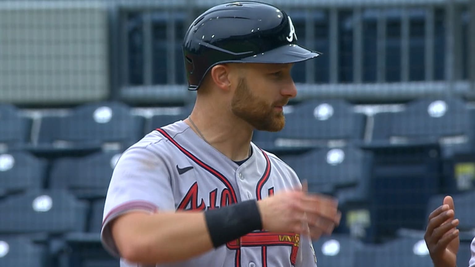 Lucroy notches an RBI single in Braves debut | 07/07/2021 | Atlanta Braves
