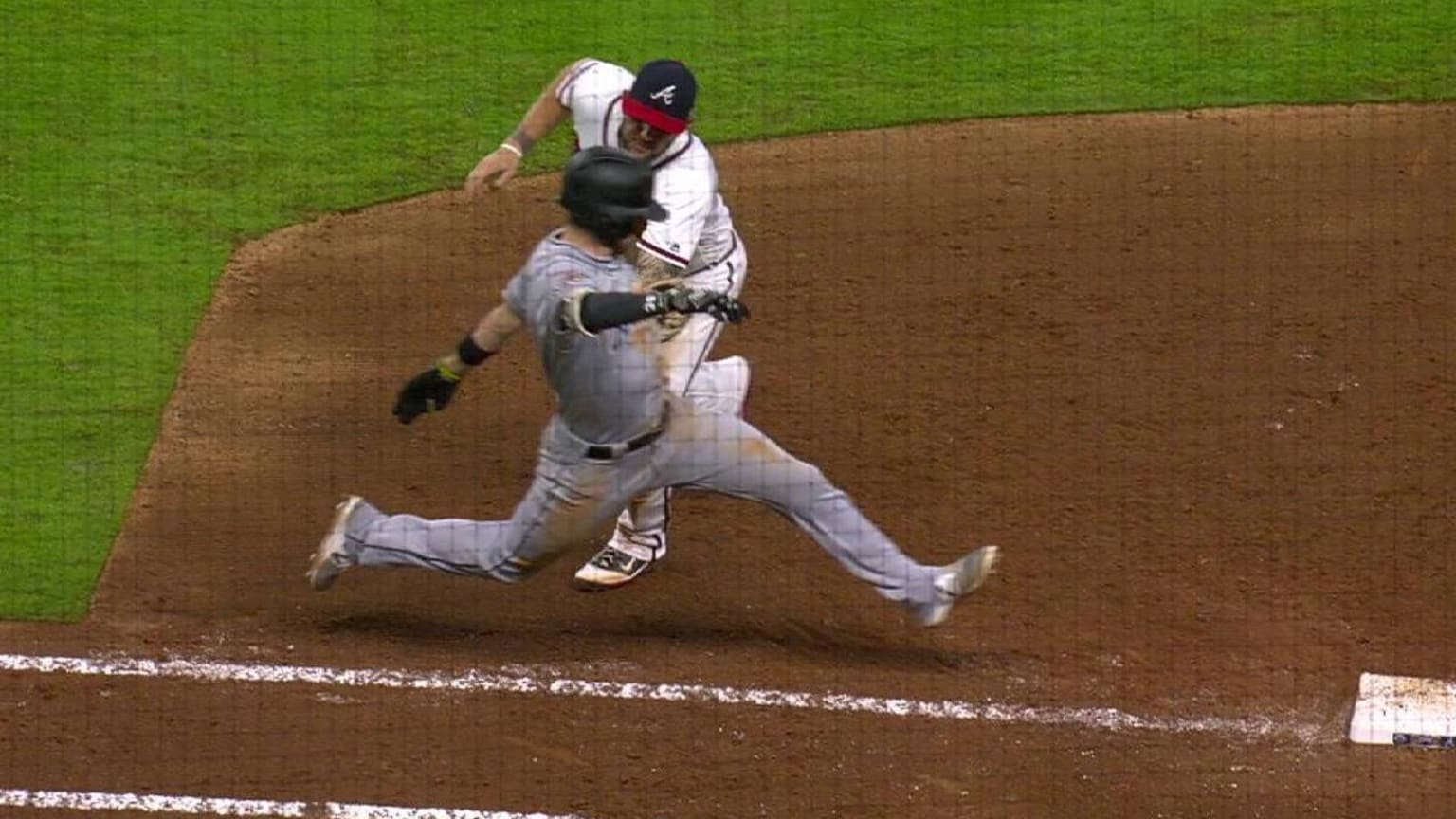 Swanson's smooth diving play | 06/16/2017 | MLB.com