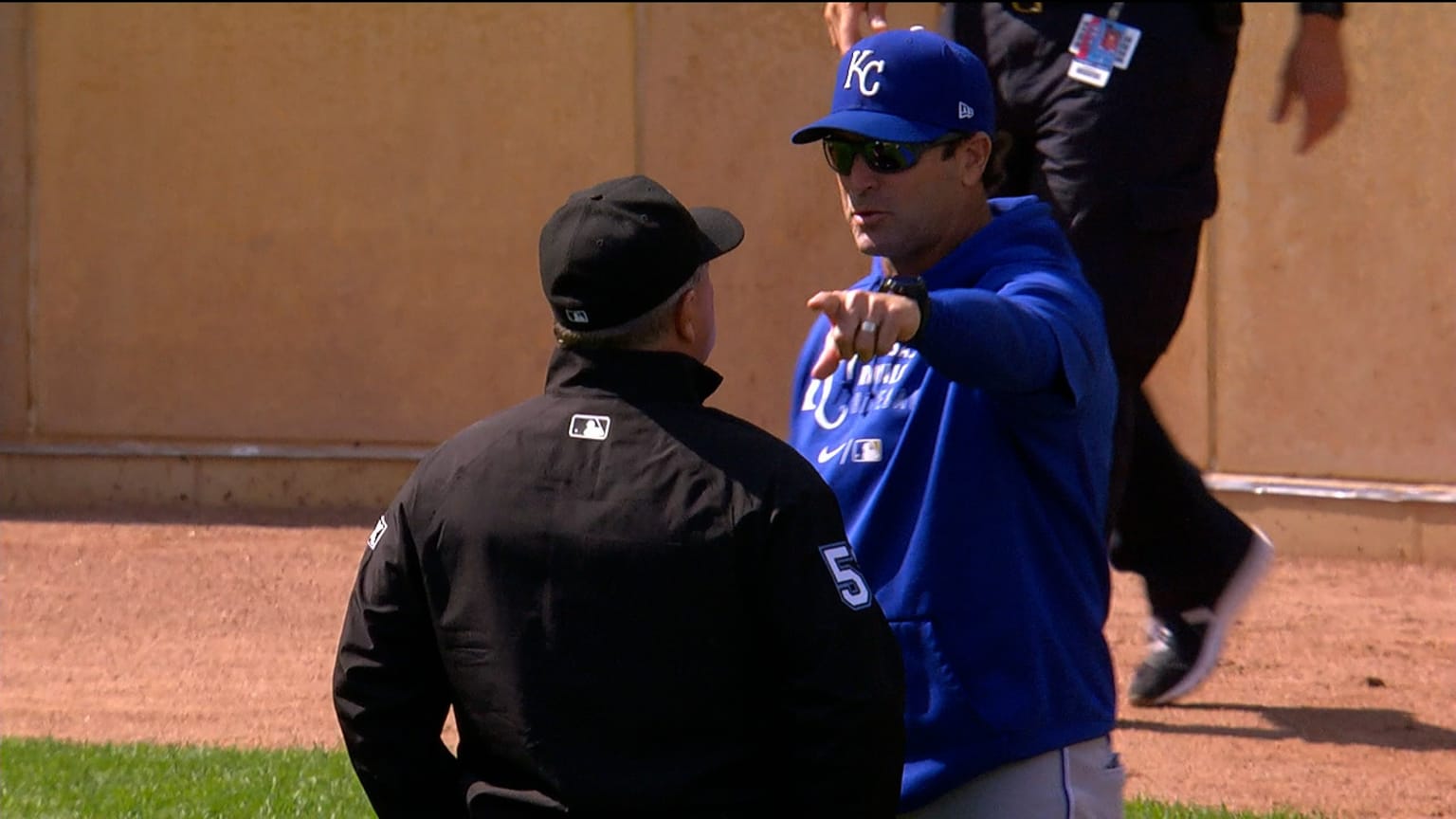 Twins hit into an infield fly rule in the 3rd inning | 09/12/2021 | MLB.com