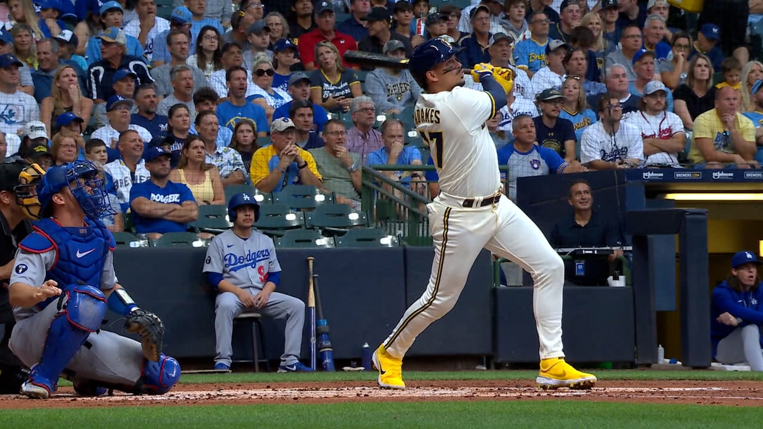 Willy Adames squeaks a home run over the wall | 08/16/2022 | Milwaukee ...