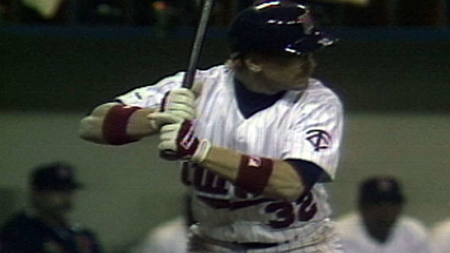 WS Gm1: Gladden's slam gives Twins 7-1 lead | 10/17/1987 | MLB.com