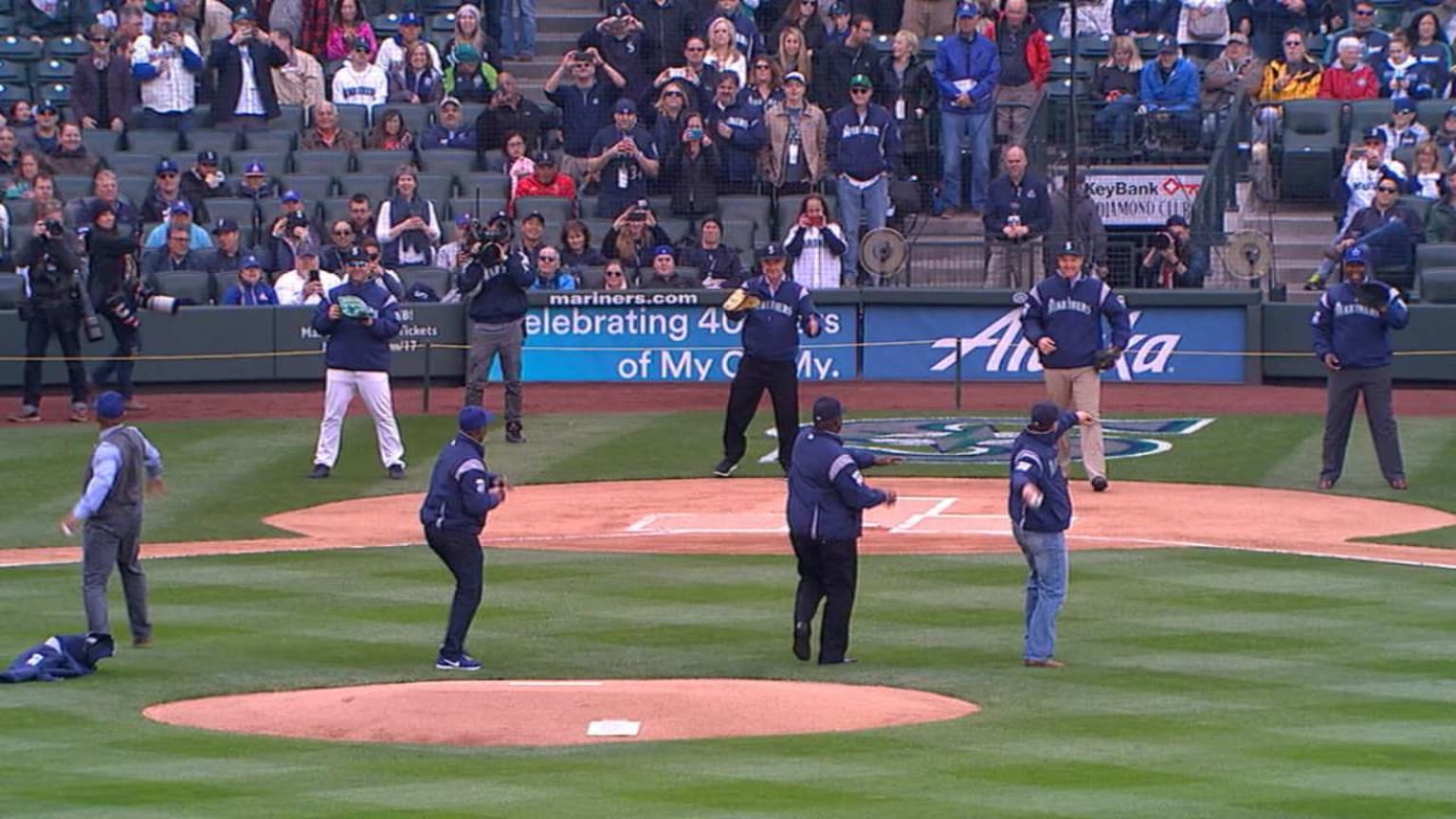 HOU@SEA: Mariners legends throw out first pitch | 04/10/2017 | Seattle ...