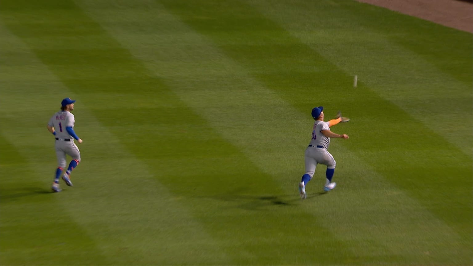 Pete Alonso makes an amazing catch in right field | 07/16/2022 | New ...
