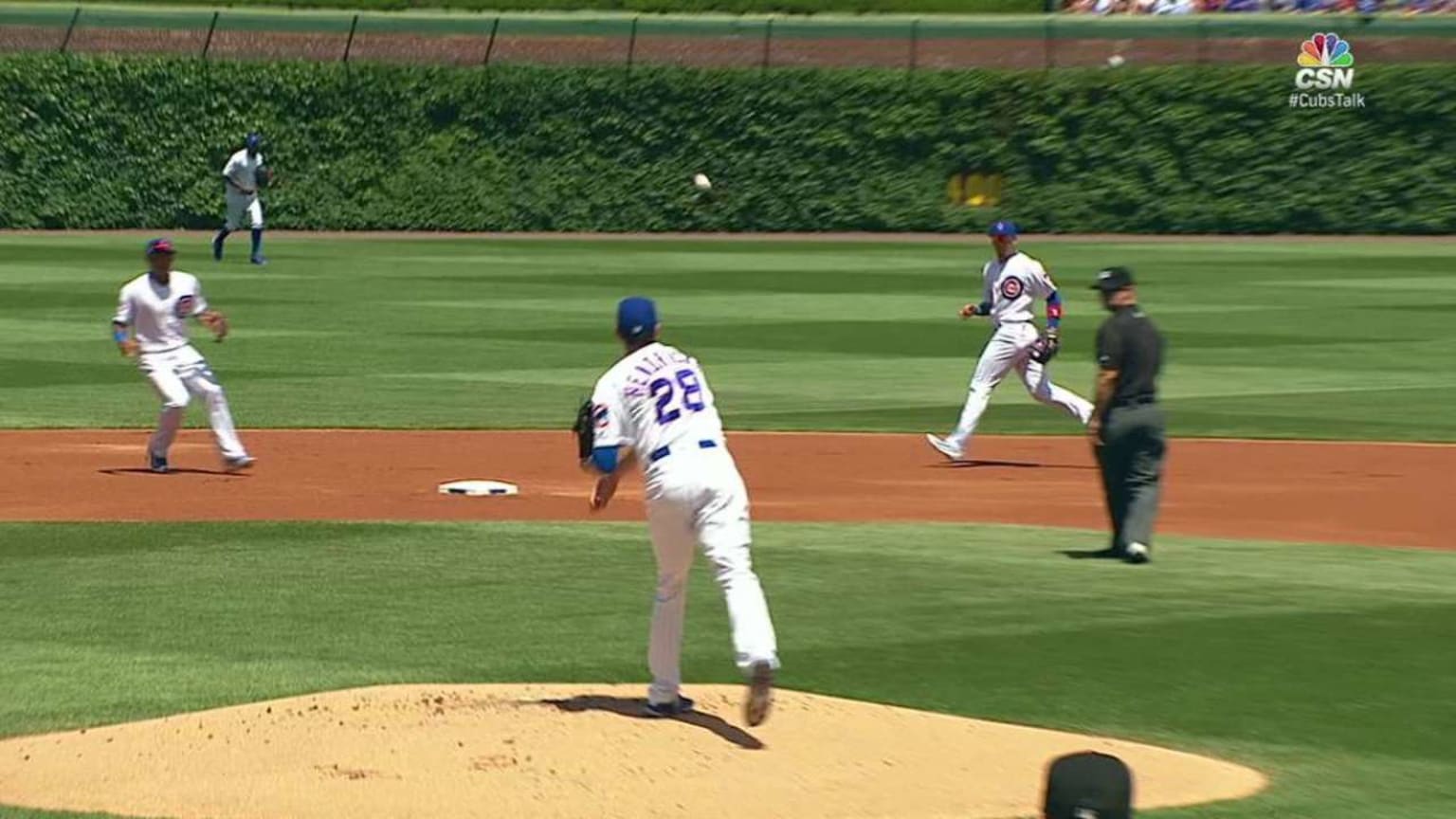 LAD@CHC: Hendricks fields his position, starts DP | 06/02/2016 | MLB.com