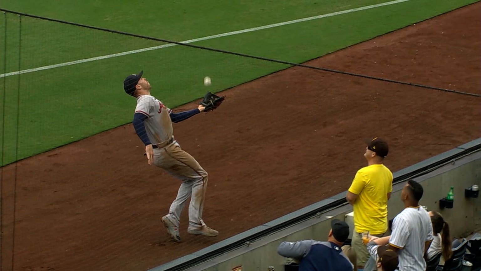 Freeman's over-the-shoulder catch | 09/26/2021 | Atlanta Braves