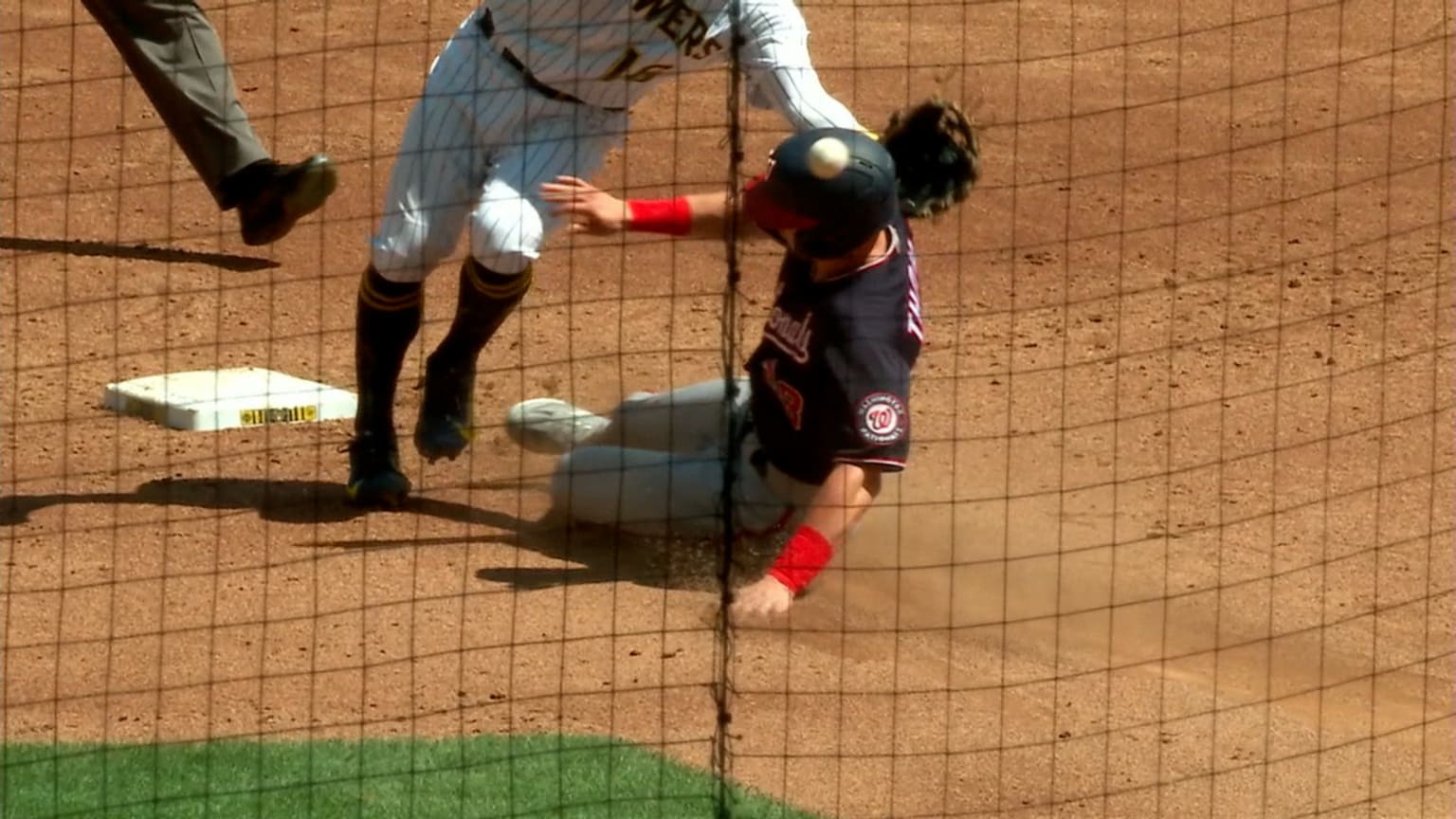 Riley Adams scores on a throwing error | 08/22/2021 | Washington Nationals