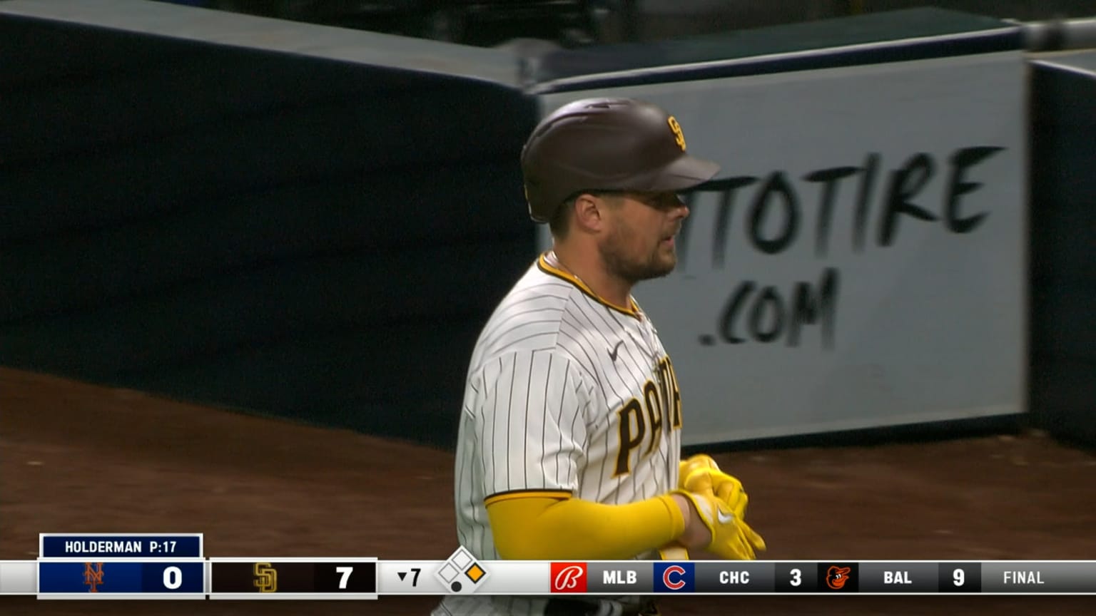 Luke Voit lifts a sacrifice fly to left field | 06/07/2022 | San Diego ...