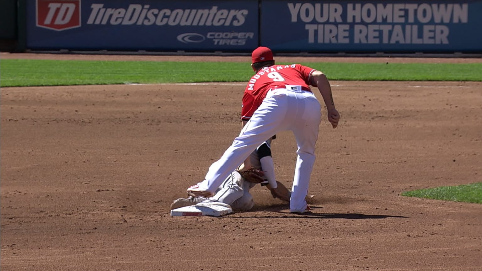 Tucker Barnhart nabs Nick Madrigal at second | 09/20/2020 | Cincinnati Reds