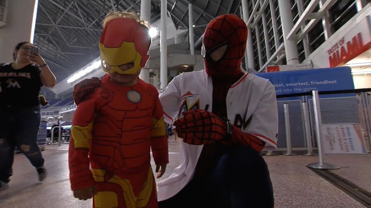 COL@MIA: Marlins hold superhero night vs. Rockies | 08/11/2017 | MLB.com