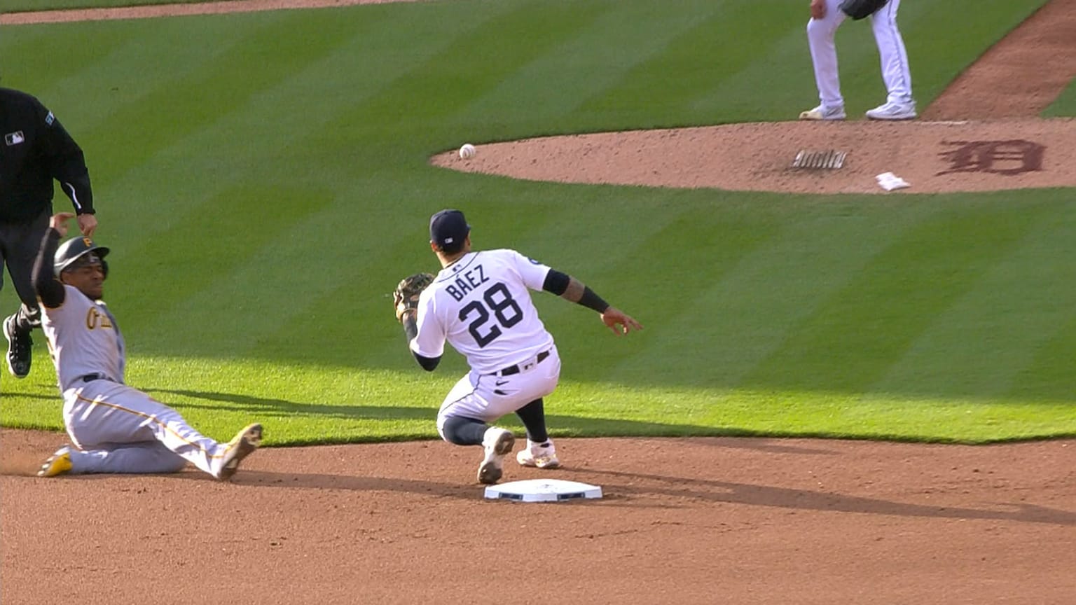 Eric Haase, Javier Baez nab Ke'Bryan Hayes at second | 05/04/2022 ...