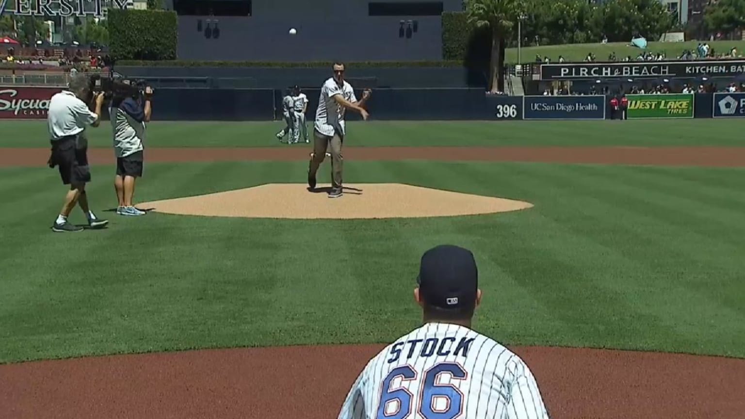 8/29/18 Ceremonial First Pitch: Archi Cianfrocco | 08/29/2018 | Los ...