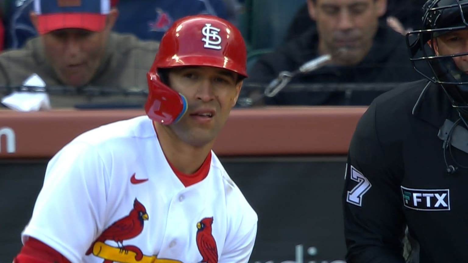 Dylan Carlson lifts a sac fly to center field | 04/07/2022 | MLB.com