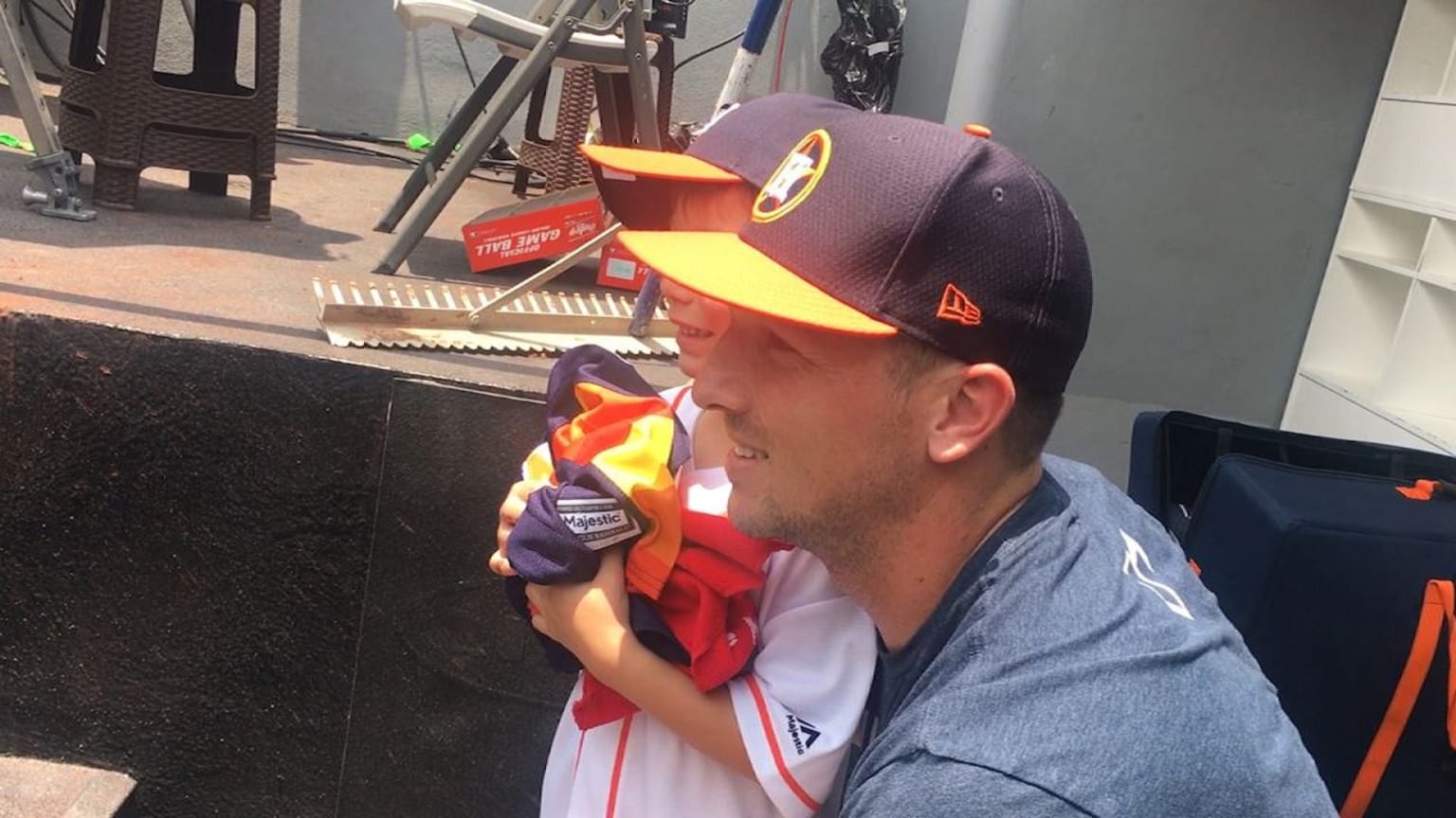 Bregman meets child with autism during BP | 05/05/2019 | Houston Astros