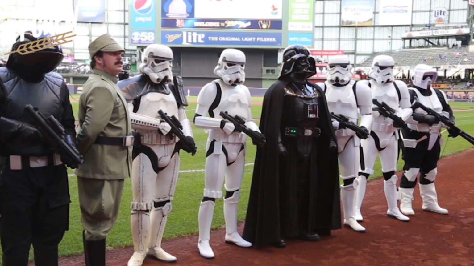 Brewers host Star Wars Night at Miller Park | 05/14/2017 | MLB.com
