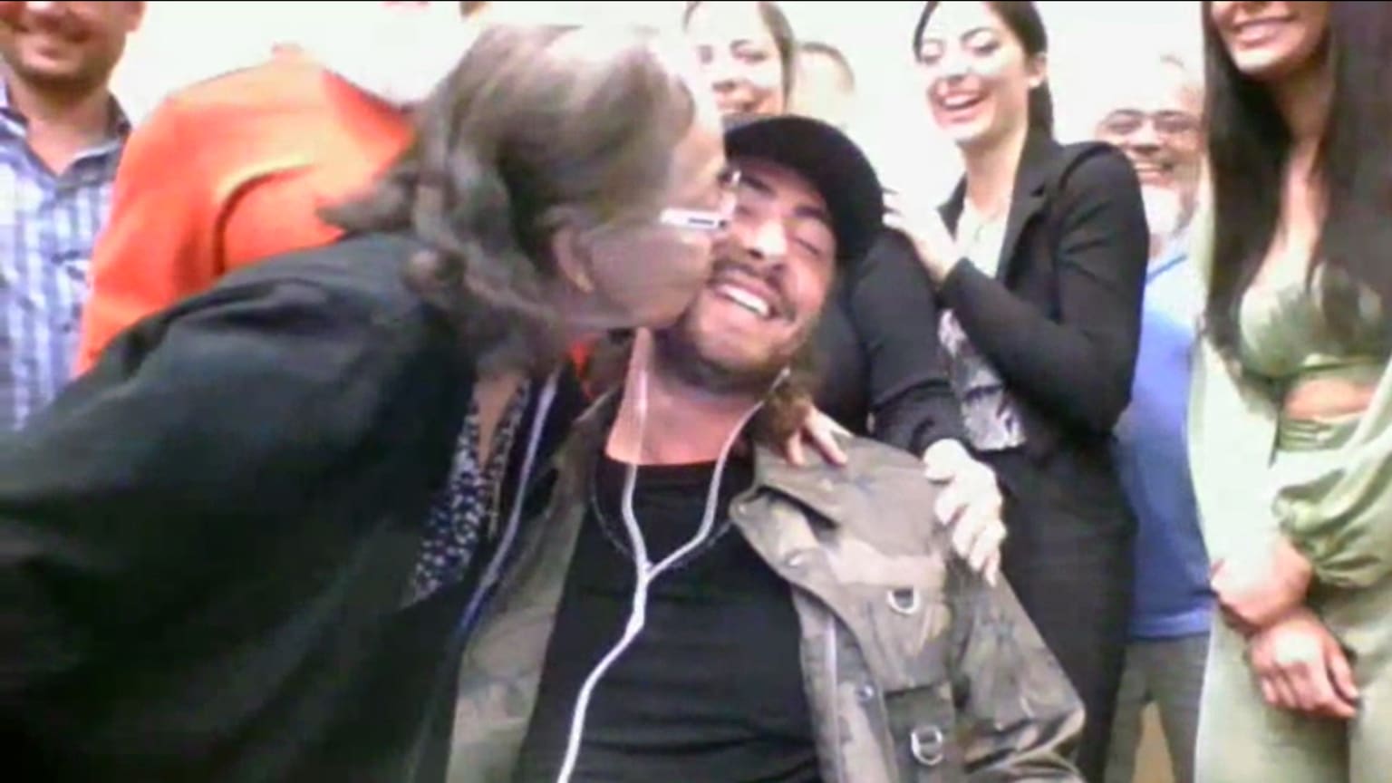 Jonathan India celebrates winning ROY with his family | 11/16/2021 ...