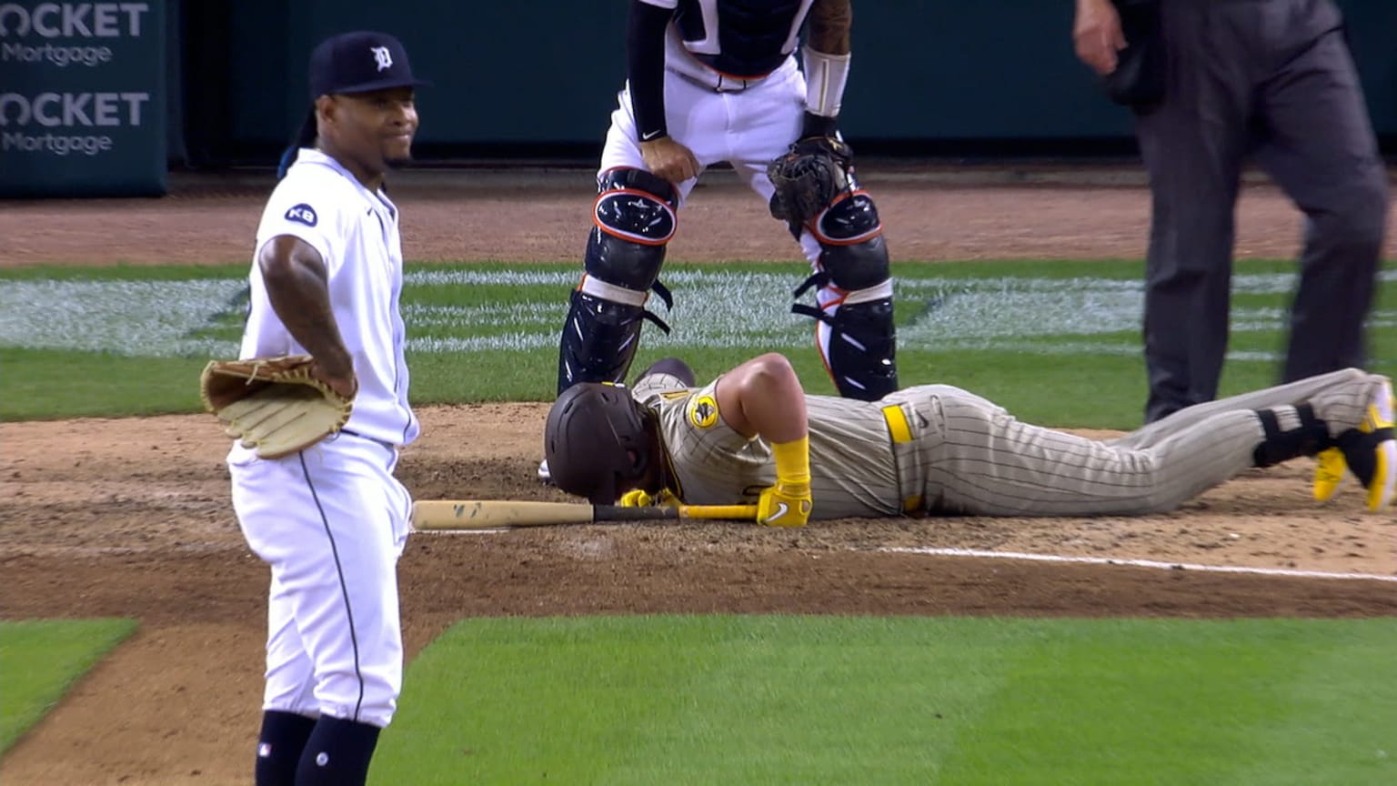 Profar crosses the dish after Voit is hit-by-pitch | 07/26/2022 | San ...