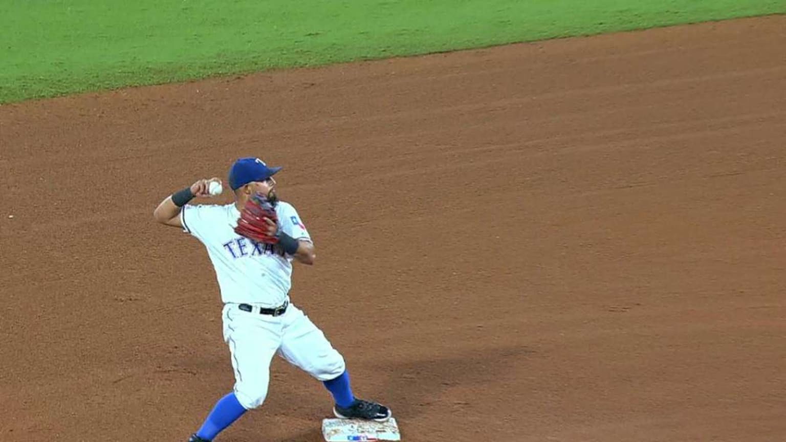 MIL@TEX: Griffin starts a DP on Reed's ground ball | 09/27/2016 | MLB.com