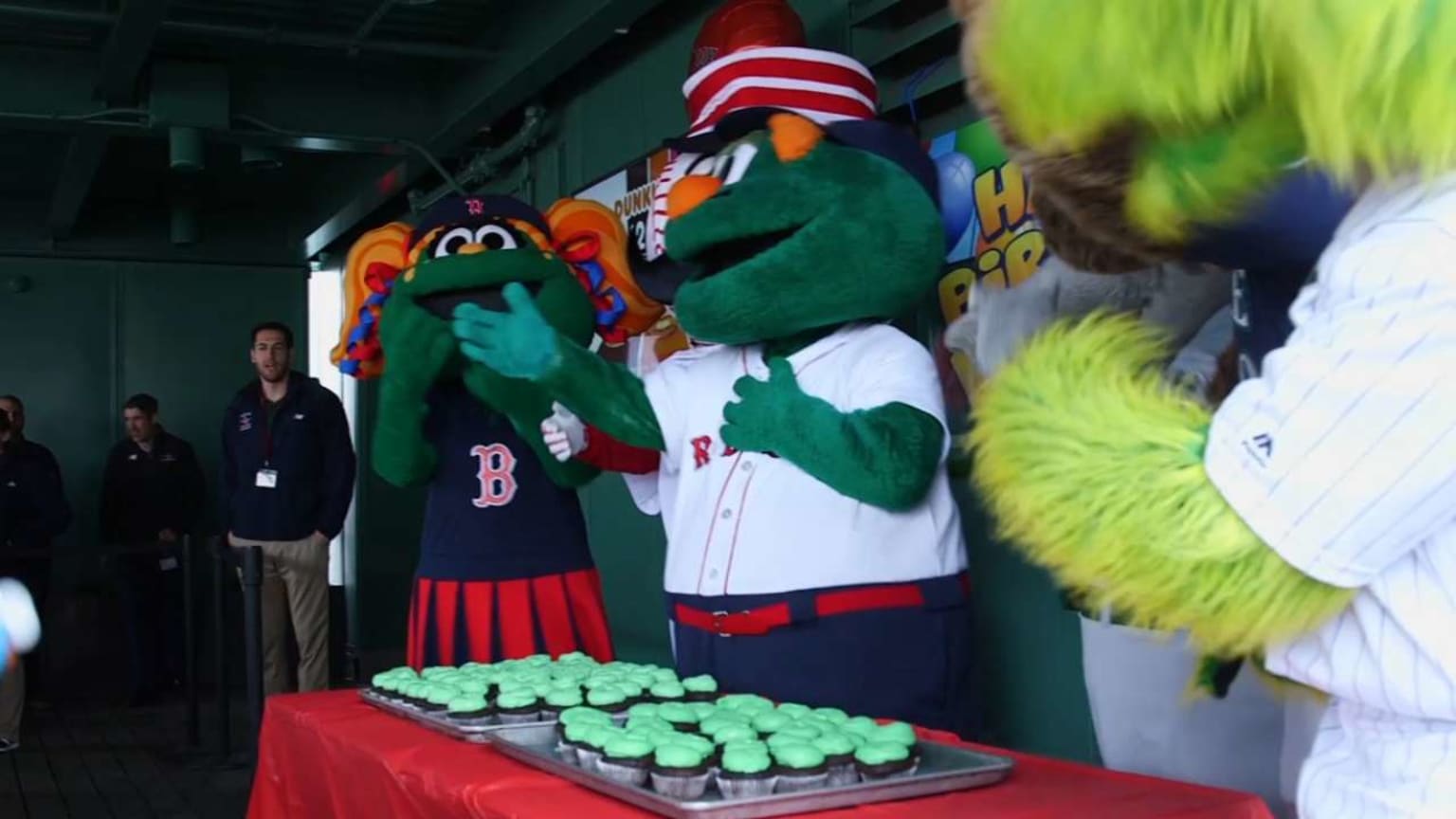 Wally celebrates birthday at Fenway Park | 04/30/2018 | MLB.com