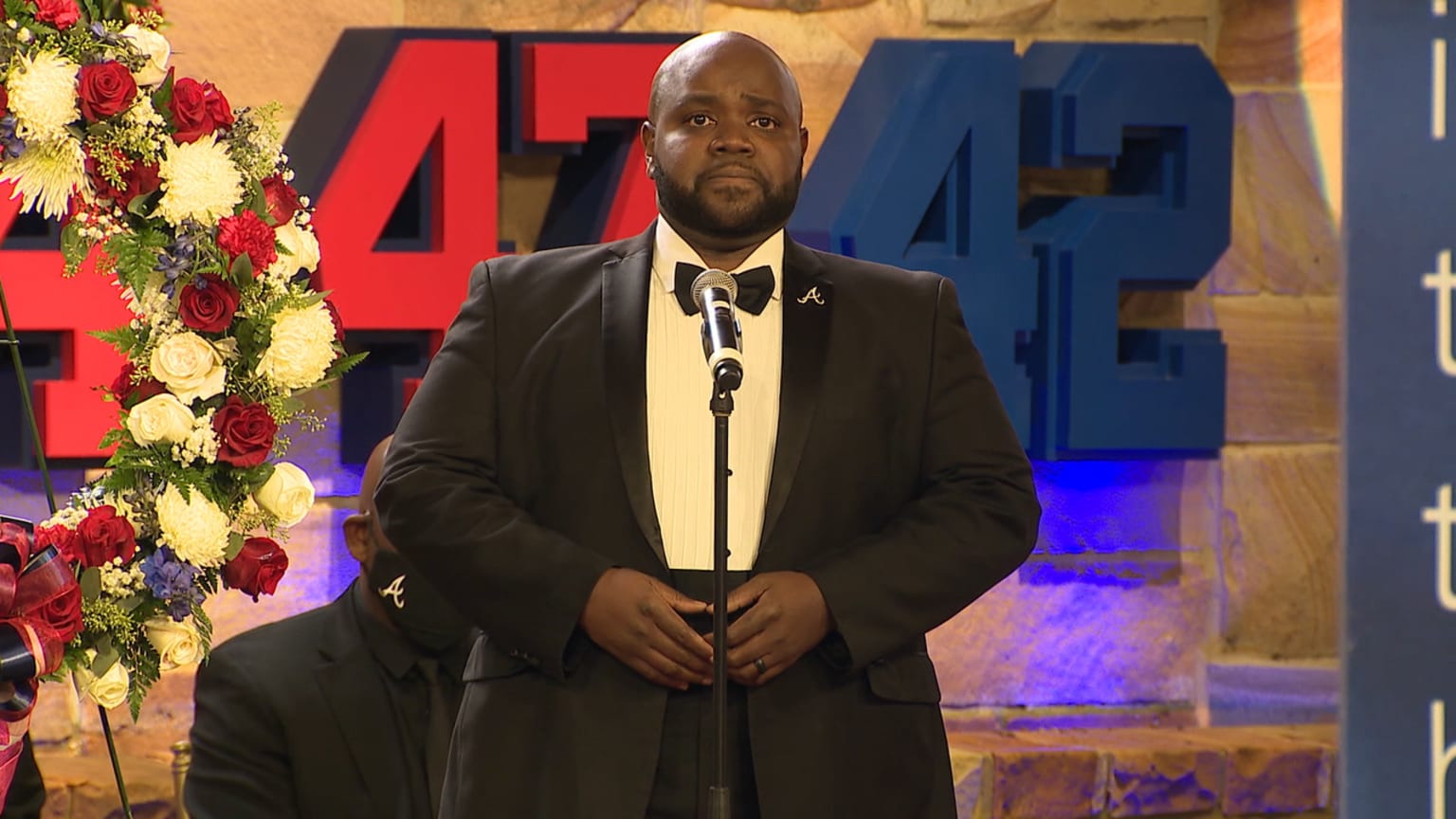 Timothy Miller sings 'Amazing Grace' to honor Aaron | 01/26/2021 | San ...