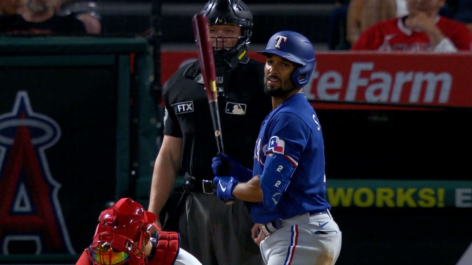 Kole Calhoun scores on a fielding error in the 9th | 07/29/2022 | Texas ...