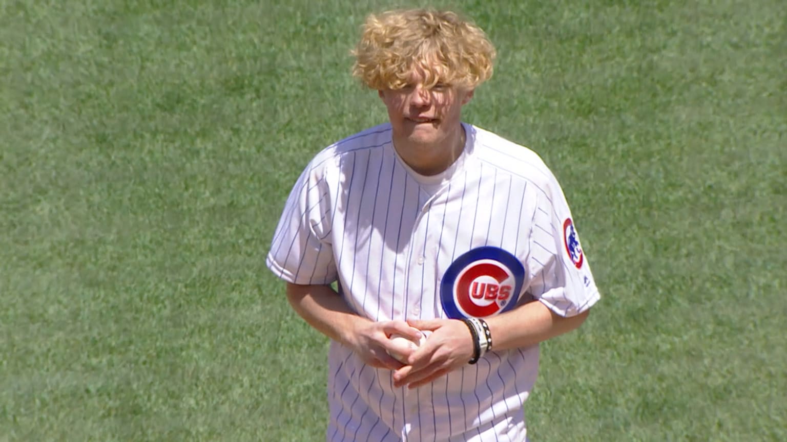 MIL@CHC: T Jass throws out a wild first pitch | 05/10/2019 | Chicago Cubs