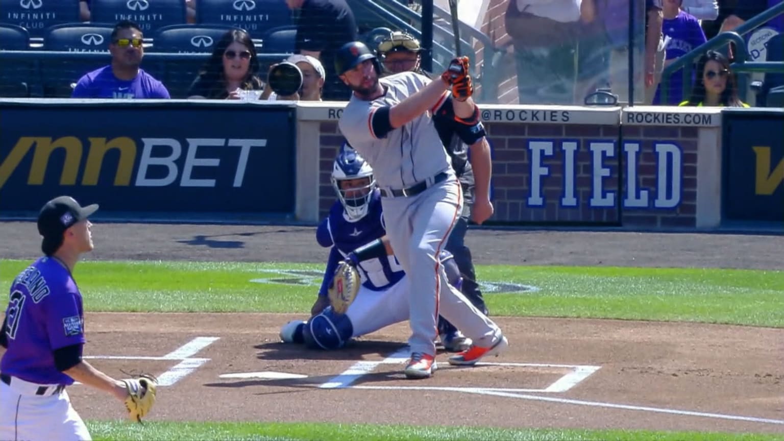 Darin Ruf clobbers a leadoff home run to left field | 09/06/2021 | San ...