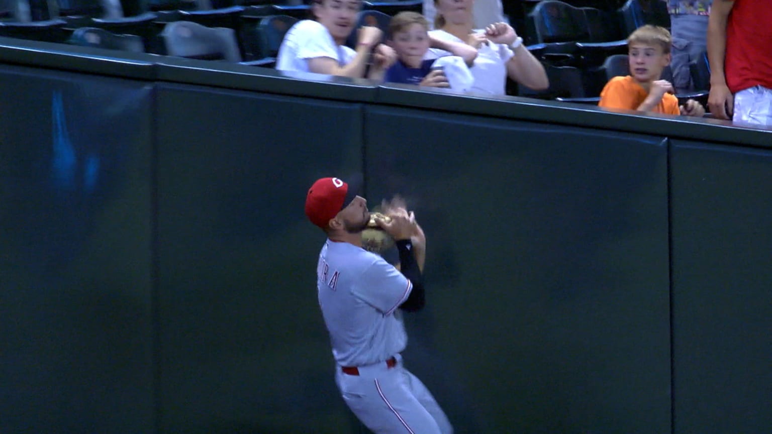 Albert Almora Jr. makes the catch in foul ground | 06/13/2022 ...